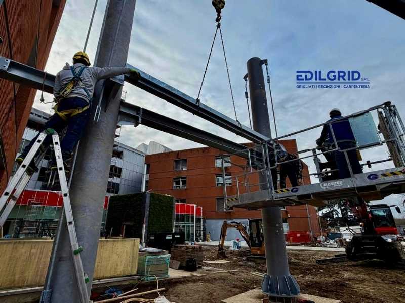 Pensilina in Acciaio su Misura: Struttura Metallica per Ingresso a ...